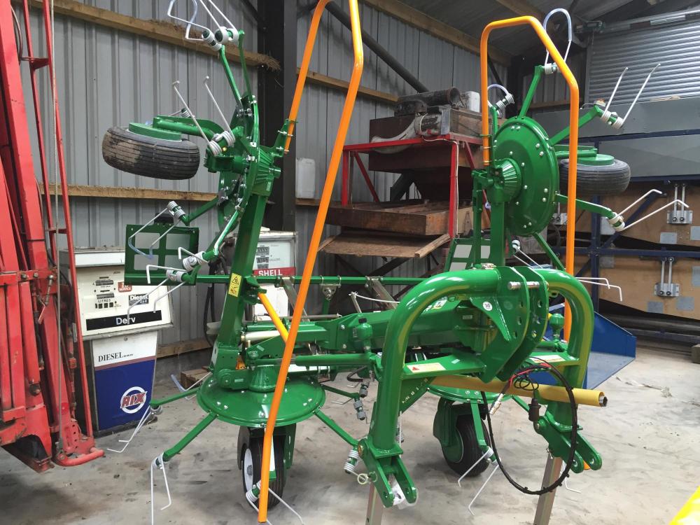 Malone 4 Rotor Tedder ‘Tedd-Air 570’ for Sale - Mark Watson Machinery